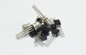 El transistor . Tipos y clasificacion